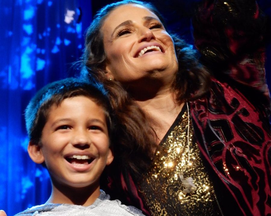 Watch: Young boy WOWs singer Idina Menzel of Frozen with his 'Let It Go ...
